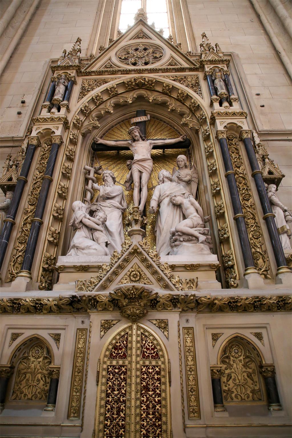 Zagrebačka Katedrala - Oltari u južnom brodu zagrebačke katedrale